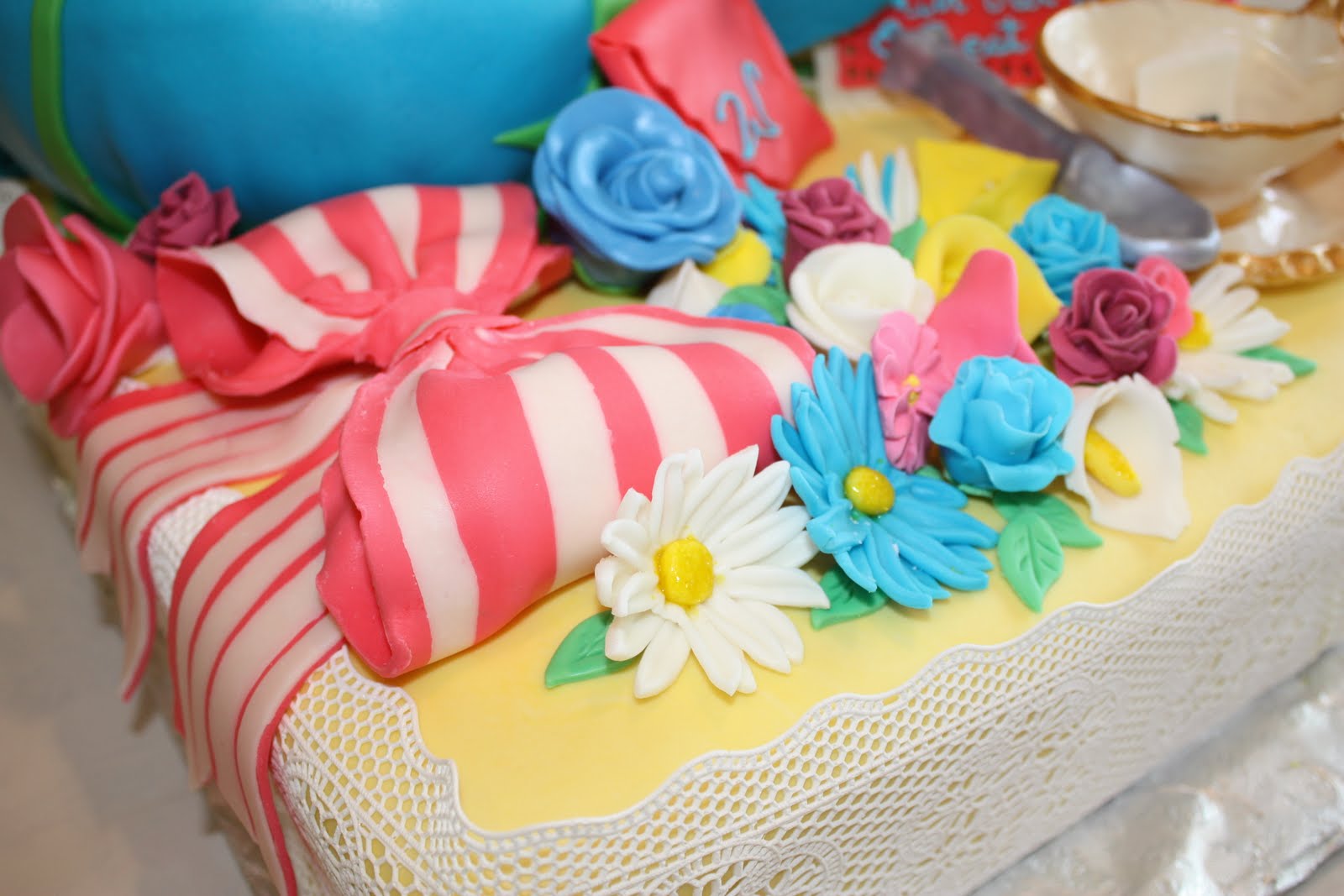 Pam and Nina's Crafty Cakes: Bridal Shower Tea Party Cake