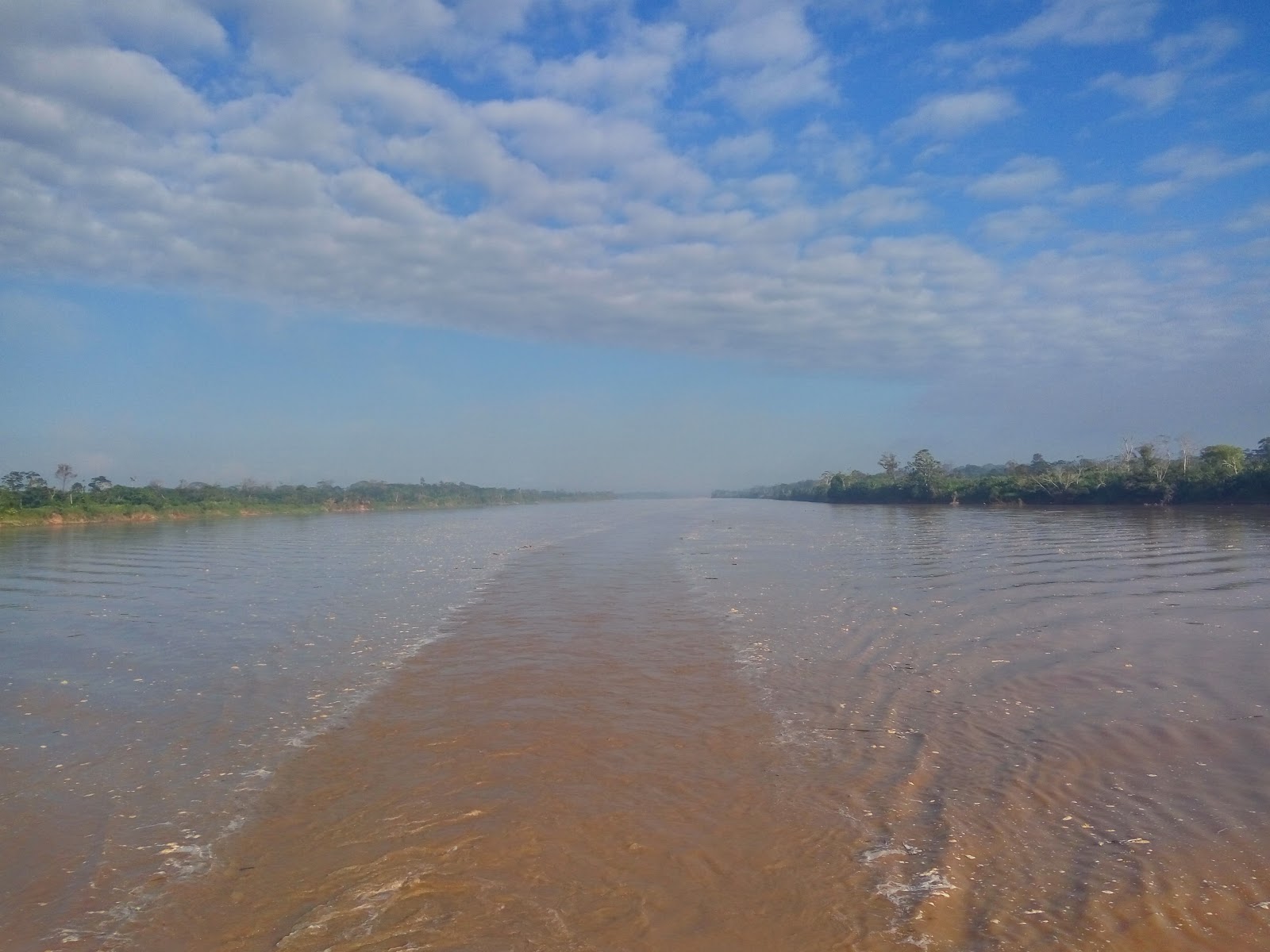Conociendo Sudamerica: Atravesando el río Amazonas Perú