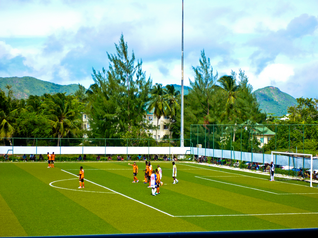 Will I Am in Seychelles: Samedi Soir Sur La Terre