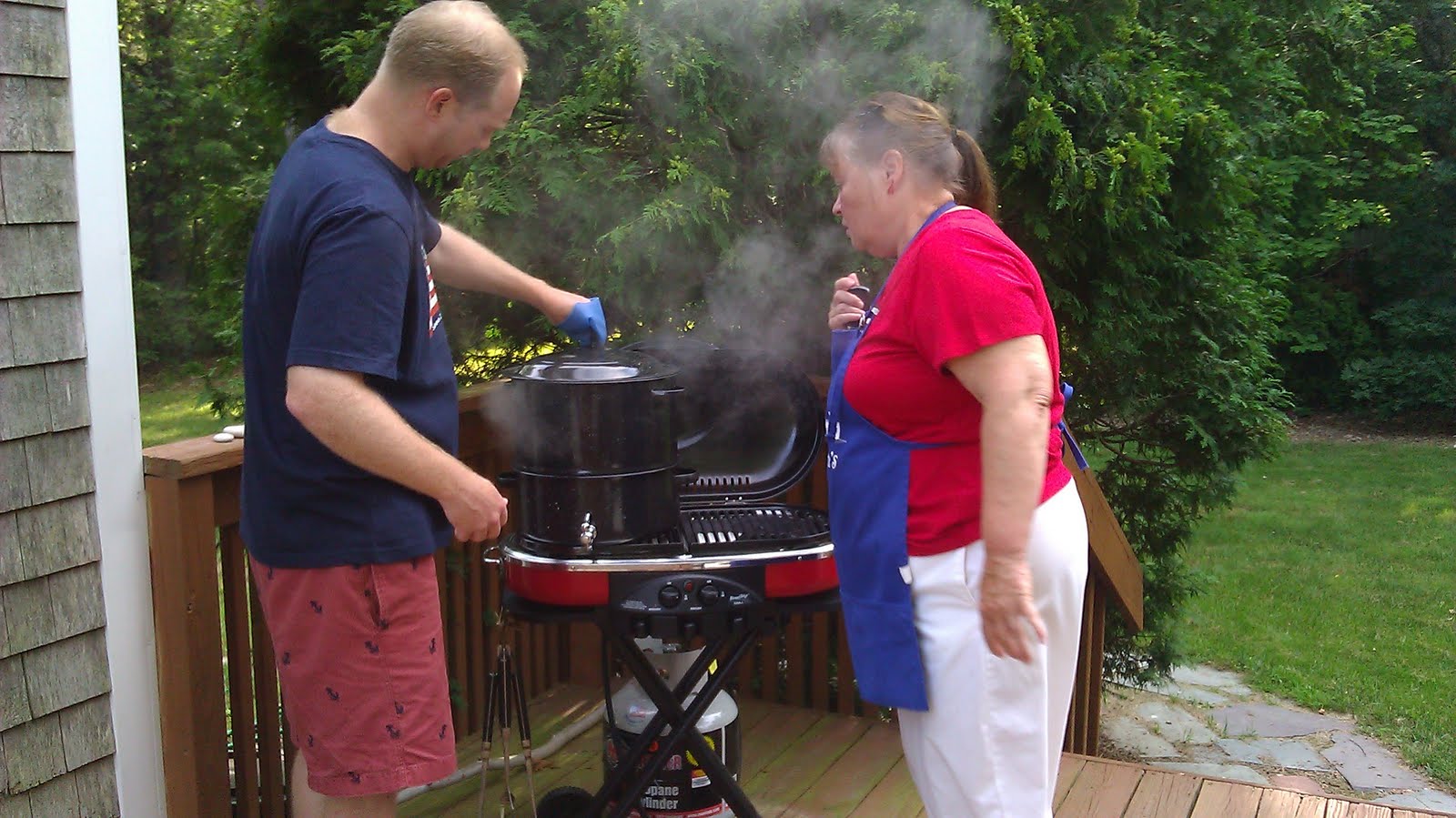 good sazon: Shore Dinner – How to Cook and Eat Lobster