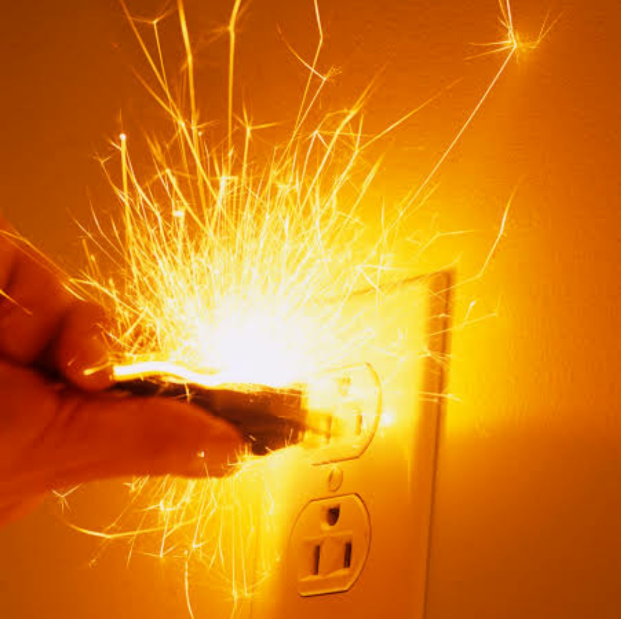 Inilah Penyebab Timbulnya Percikan Api Pada Instalasi Listrik - Hobby ...