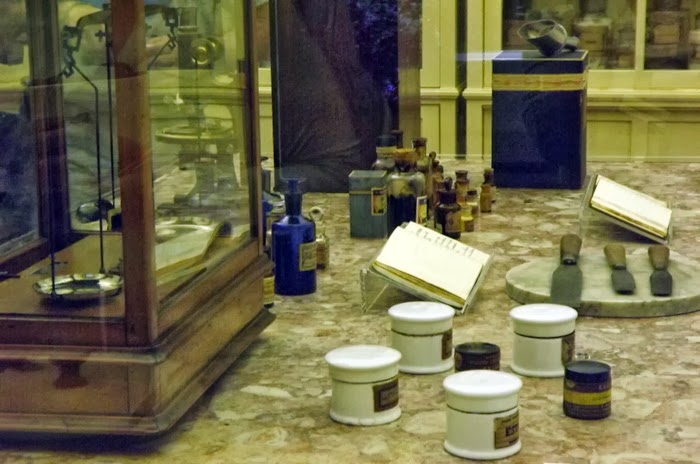 Nos tempos em que a Farmácia era a... Botica.