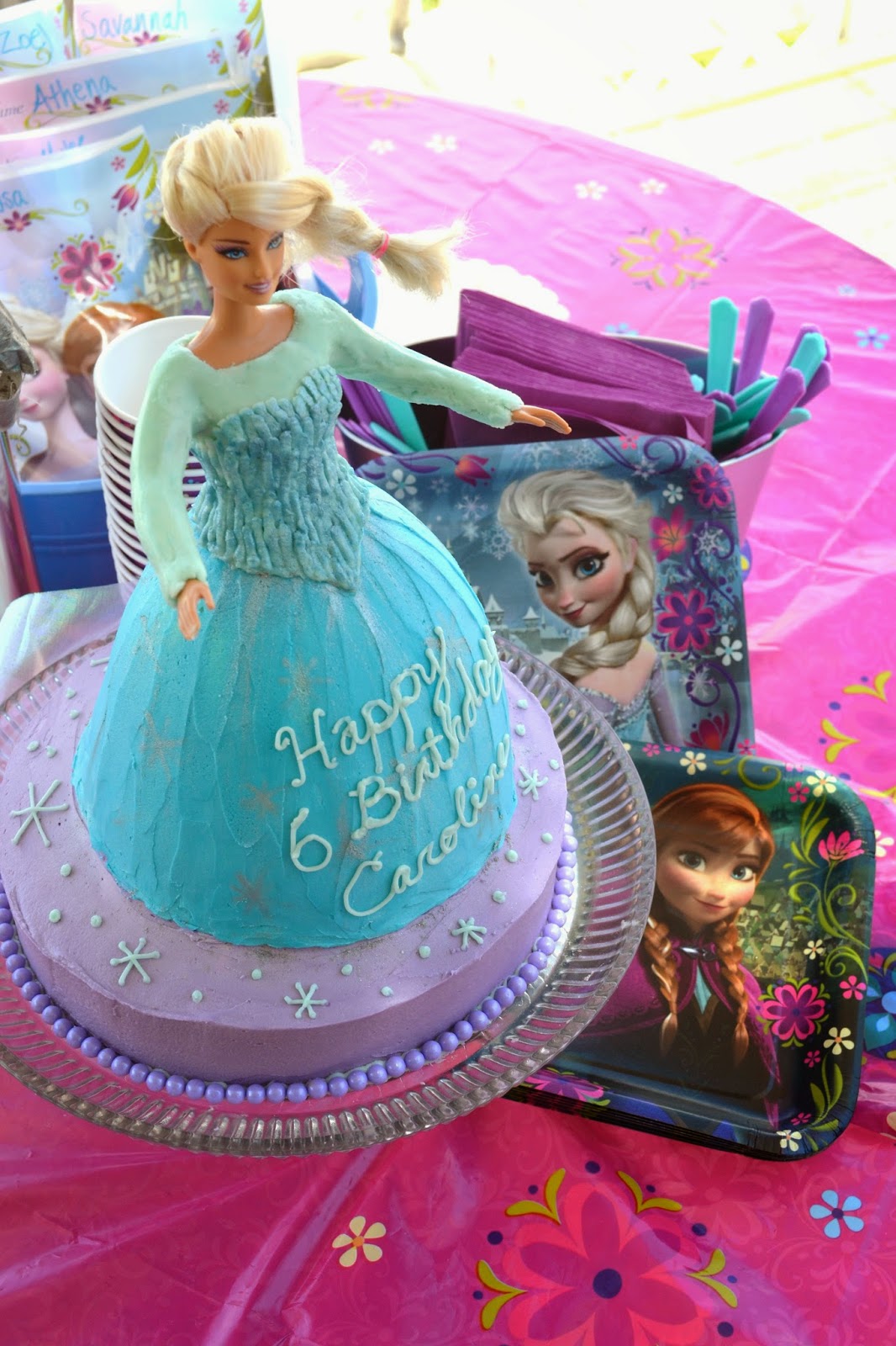 T cakes: Elsa Cake