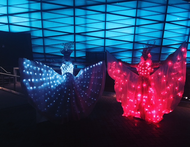 Human Statue Bodyart: football human statues and vivid vintage light up ...