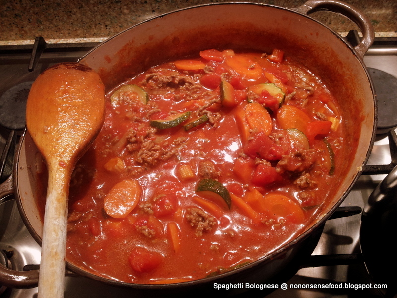 no-nonsense food: Spaghetti Bolognese (Spag Bog)