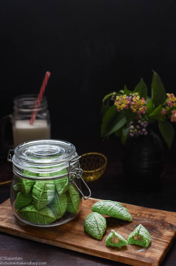 Kueh Makmur (Malaysian Prosperity Cookie) - A Homemaker's Diary