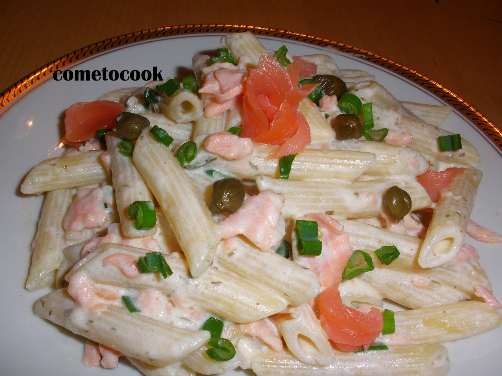 Come to cook: Πενες με καπνιστο σολομο