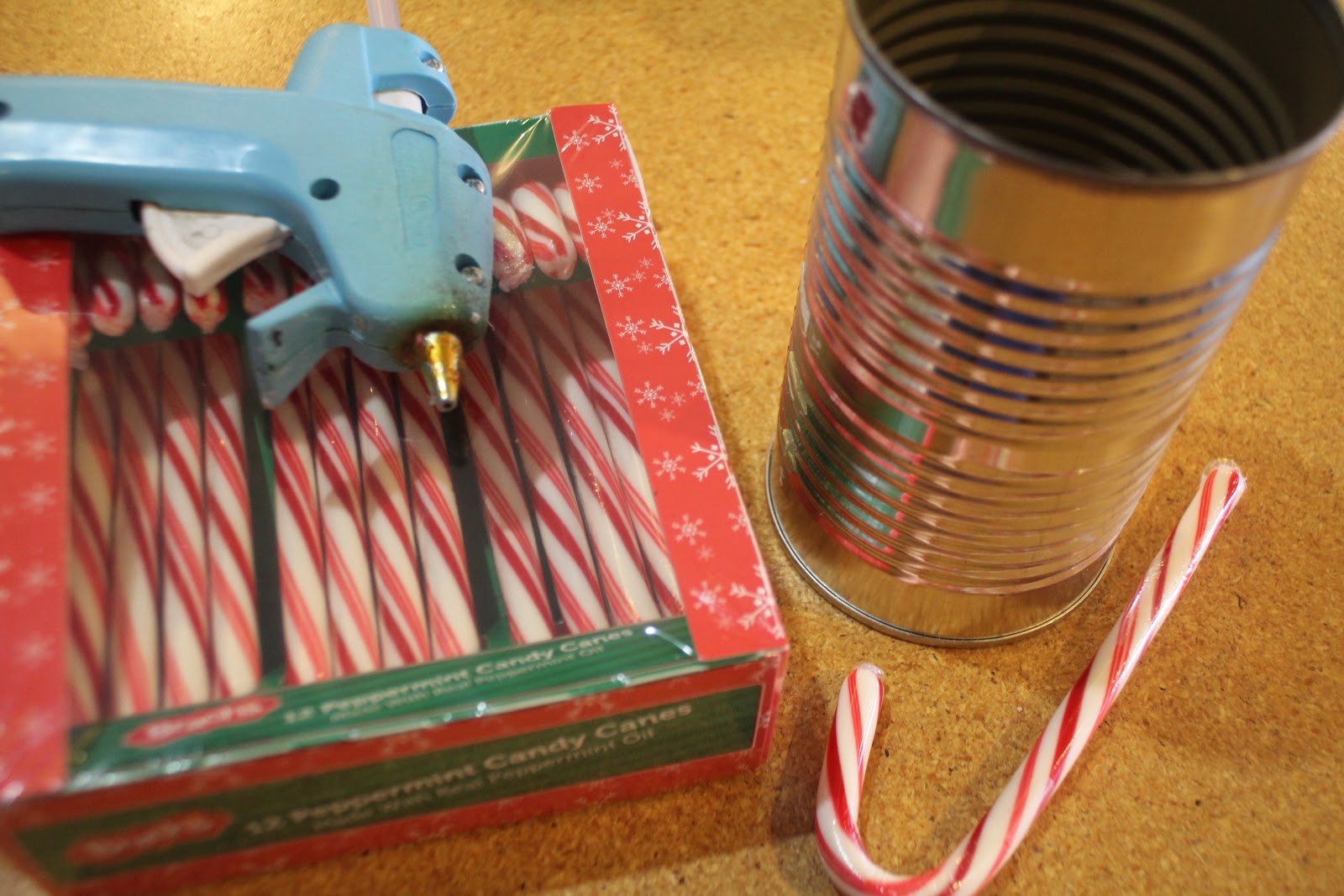 DIY Party Mom: Easy and Elegant Candy Cane Vase