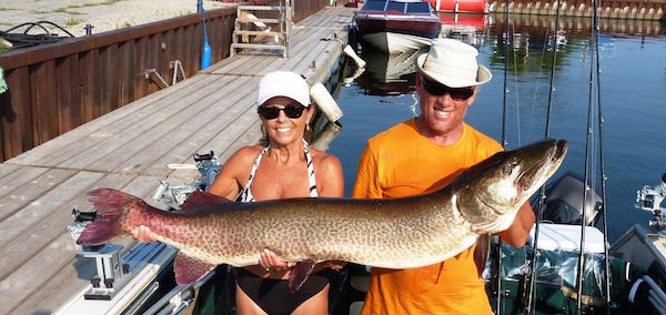 International Fishing News: CANADA: caught a monster 59 inch musky