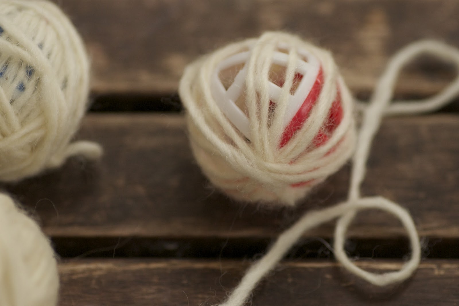 Cubit's Organic Living: DIY Felted Wool Balls for Busy Toddlers