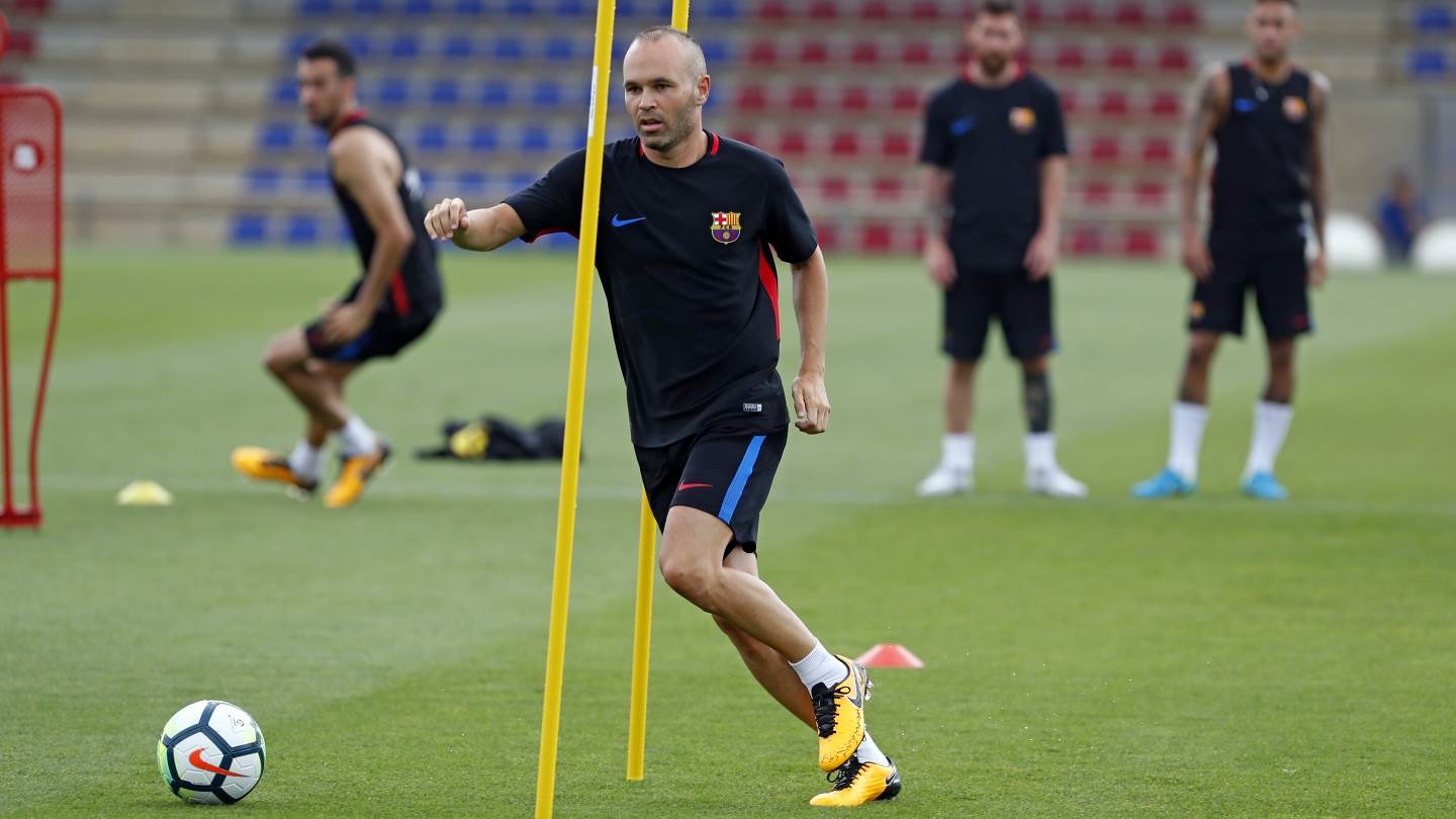 Neymar Shows Off Unreleased, First-Ever Nike Mercurial Vapor XI ...