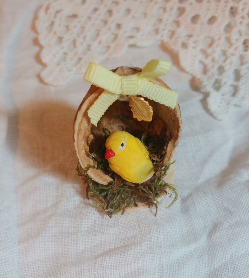 Miniature Scenes from Walnut Shells - Little Vintage Cottage