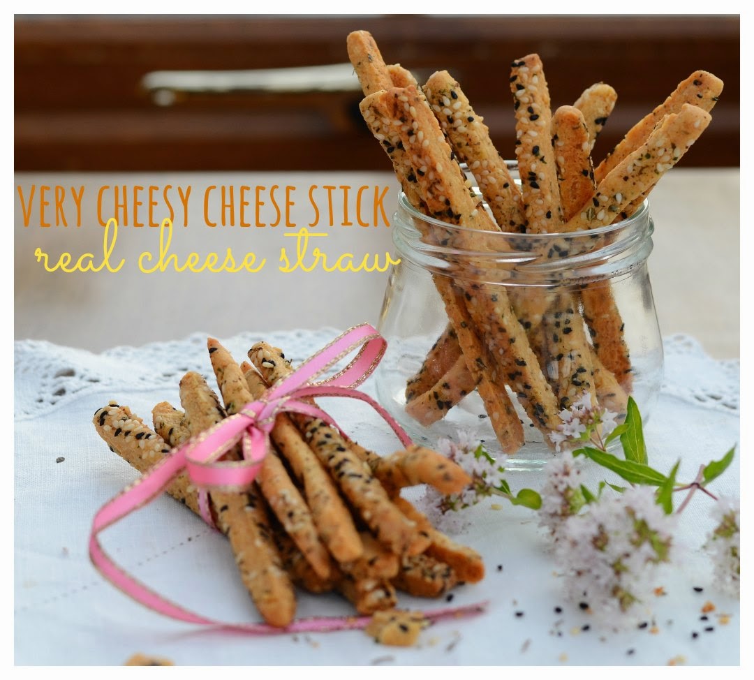 Indonesian Medan Food: Kue Keju / Cheese Stick / Cheese Straw