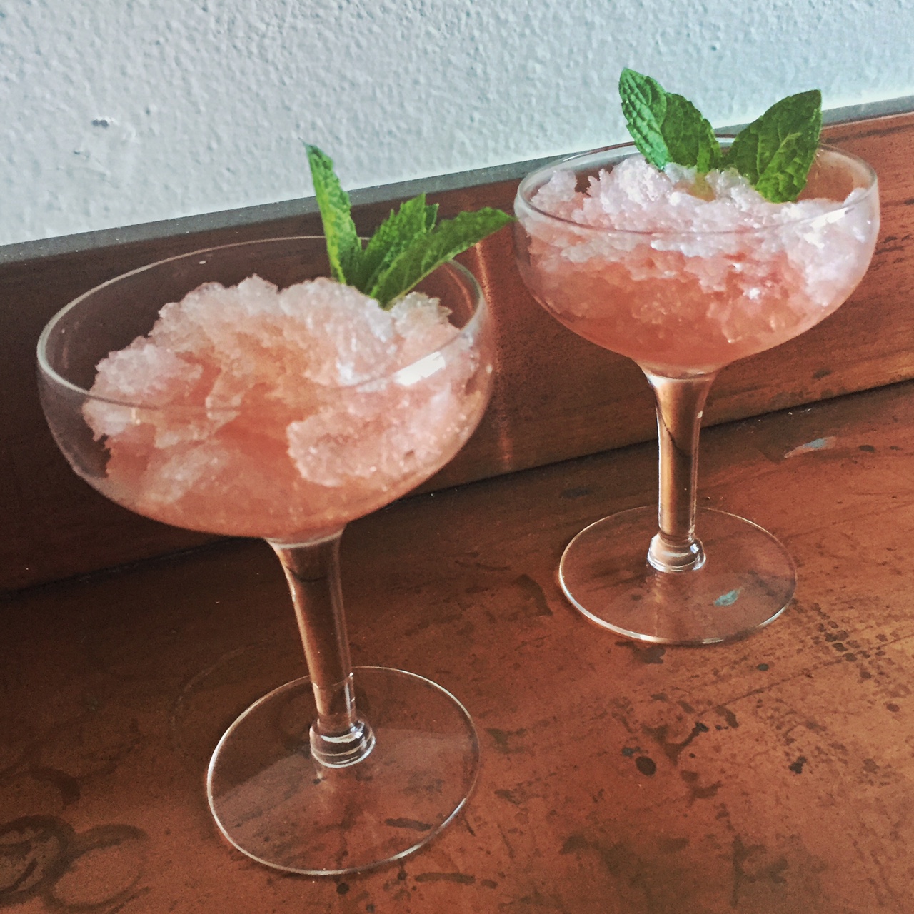 happy hour honeys: DIY Cocktail: Rosé Slushies