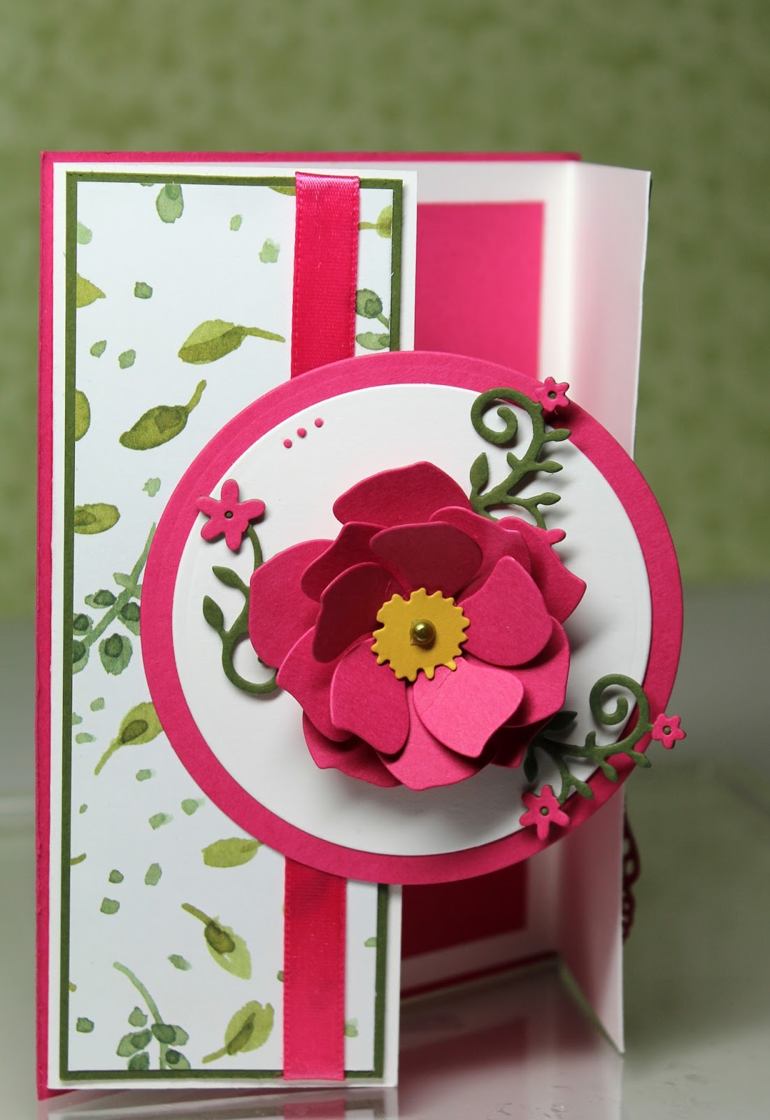 CottageCutz: Gate Fold Flower Card
