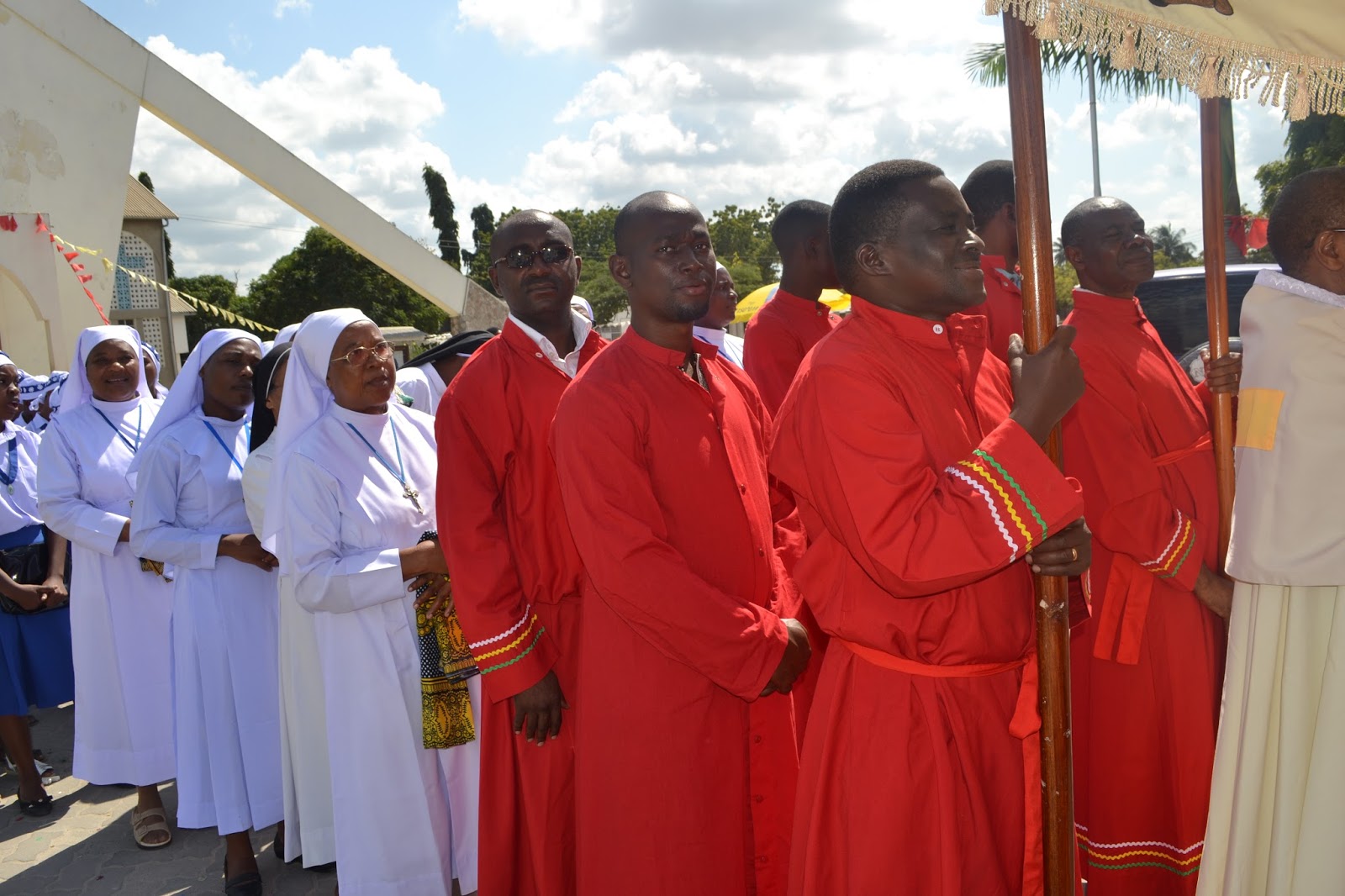SHEREHE YA EKARISTI TAKATIFU-MAANA HALISI NI MAANDAMANO