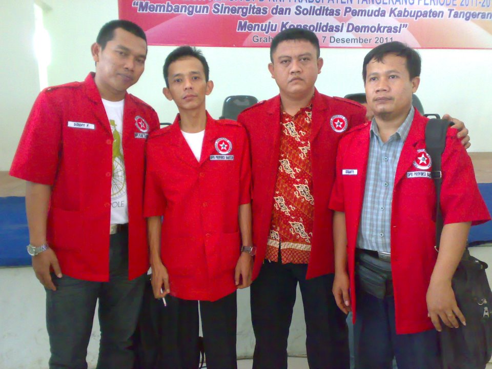 Sembilan Bintang Seragam: Jas organisasi pemuda demokrat