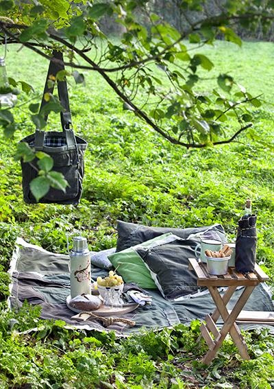 Roses and Rust: The Aesthete's Alphabet - P is for Picnics