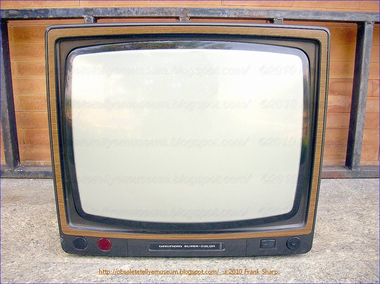 Obsolete Technology Tellye !: GRUNDIG SUPER COLOR 8642 YEAR 1978.