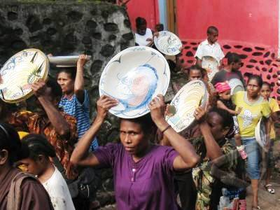 Ararem, Budaya Mengantar Mas Kawin Suku Biak - #PapuaUS - Papua Untuk ...