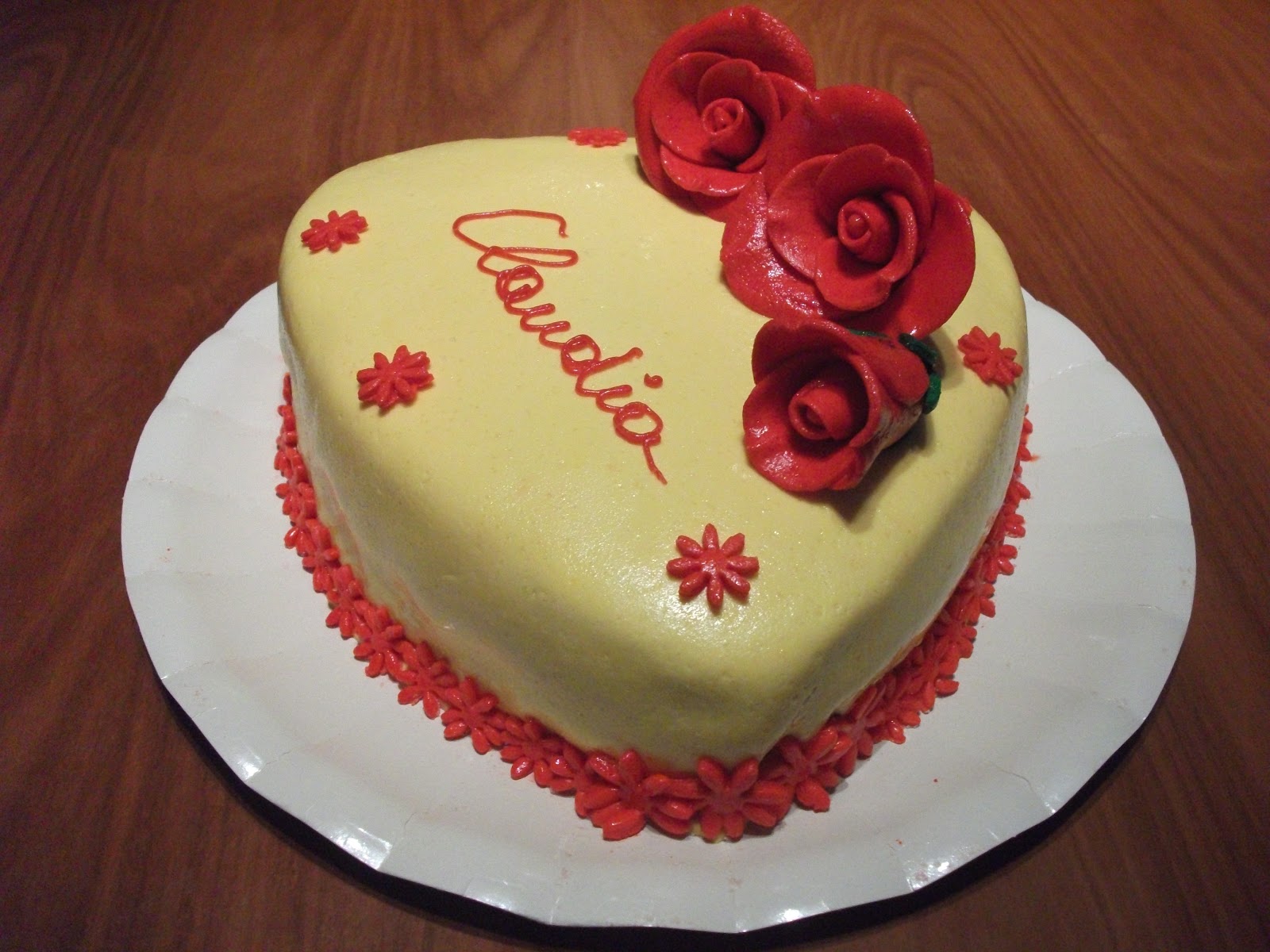 TORTURI MARTIPAN: TORT CU TRANDAFIRI ROSII