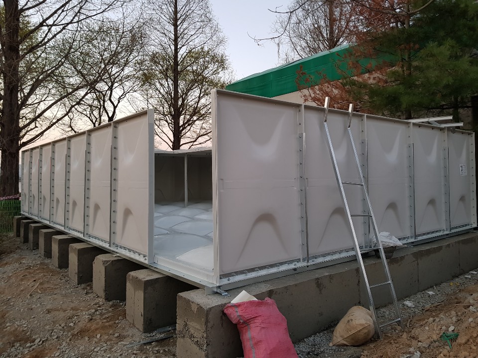 WATER TANK: GRP TANK INSTALLATION STEP