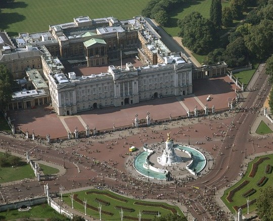ENGLAND IN HISTORY: History of Buckingham Palace