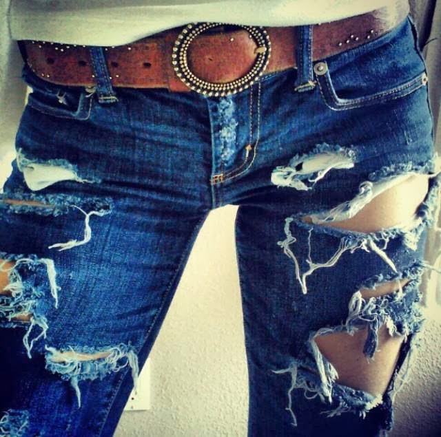 Leggy Blonde: DIY Distressed Denim