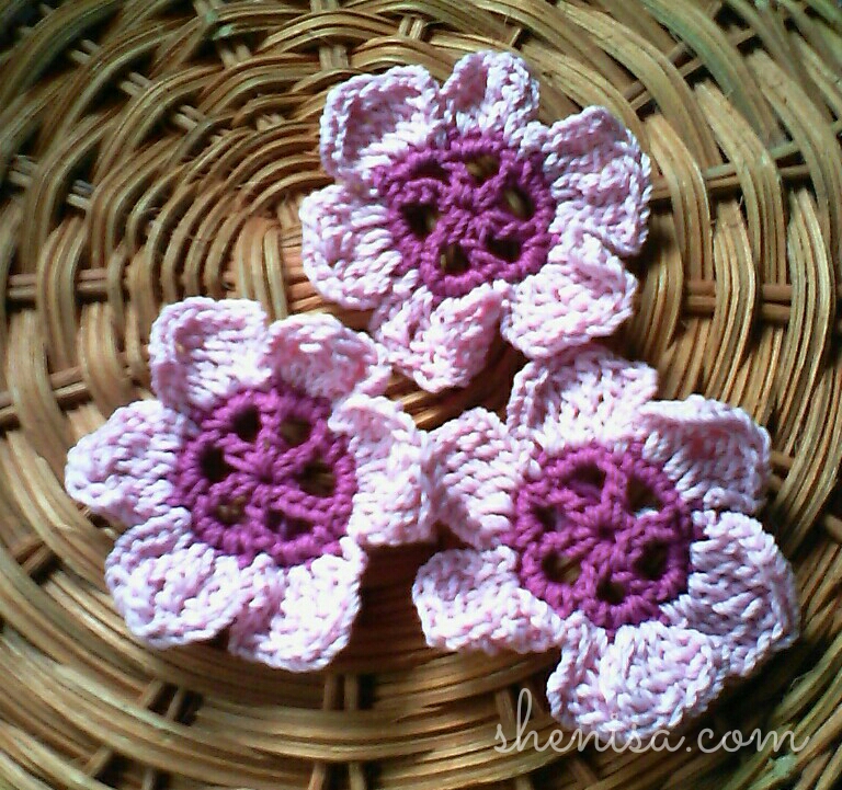 Pola rajut bunga sederhana - She Nisa