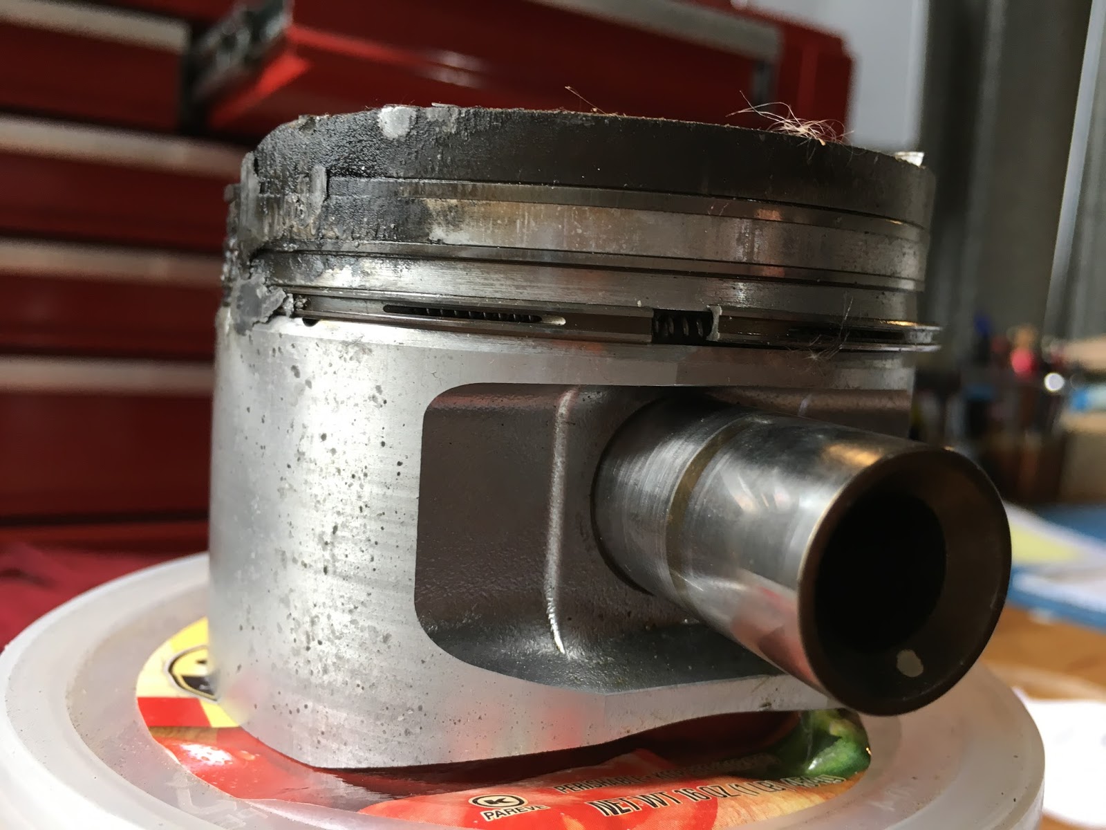 Detailed Pics of the Plugs and Piston