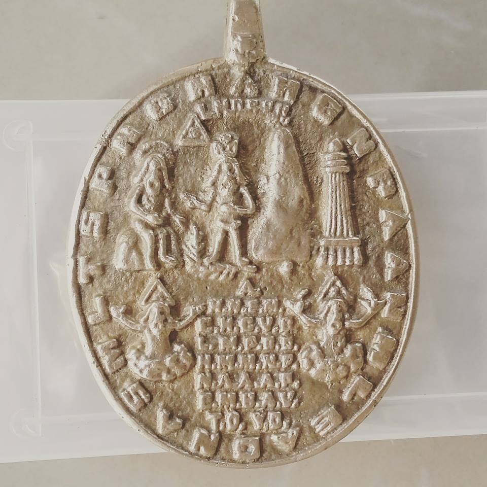 UNIVERSAL AMULETS : MAGICAL, MARVELOUS, AND MIRACULOUS MEDALLIONS