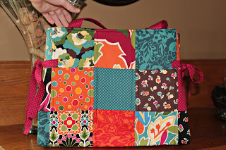 Girls in the Garden: Charm Pack Bag - Tutorial