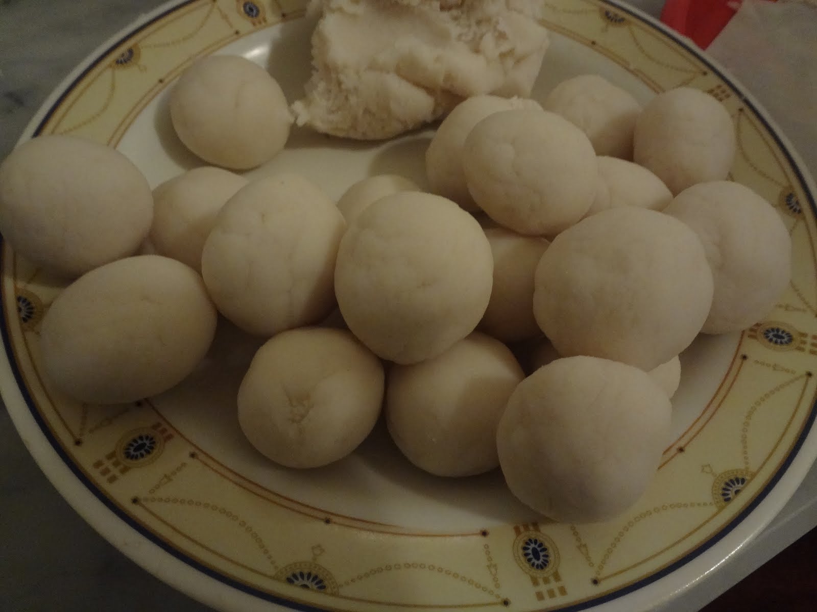 MALABAR PATHIRI (ARI PATHIRI/THIN RICE ROTI) with step by step pics..