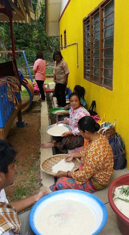 SK BUKIT TAMPOI (ASLI): PELAJAR KEDAP MENAMPI BERAS