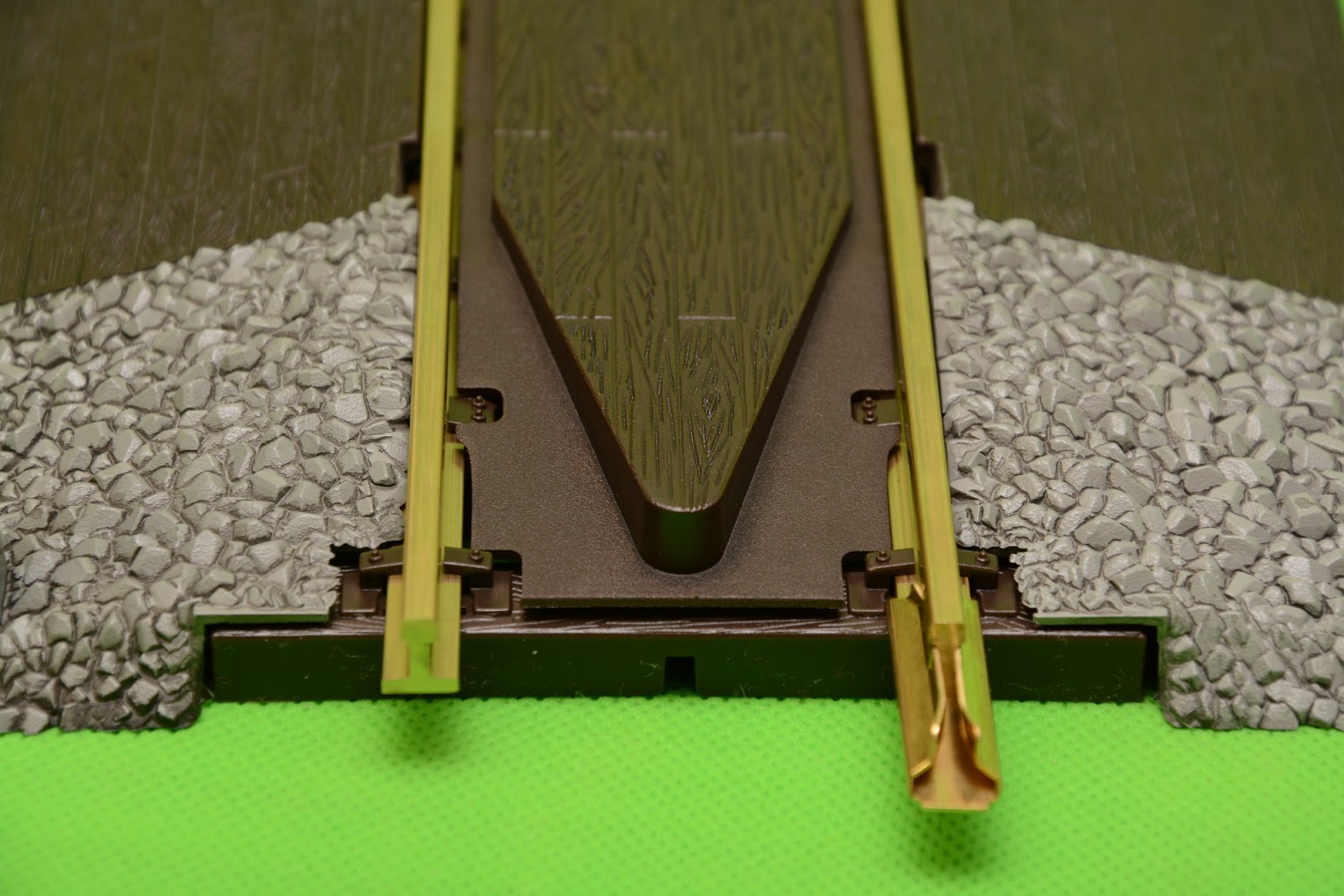 My Miniature Worlds: Piko 35281, G-scale rerailer/grade crossing with track