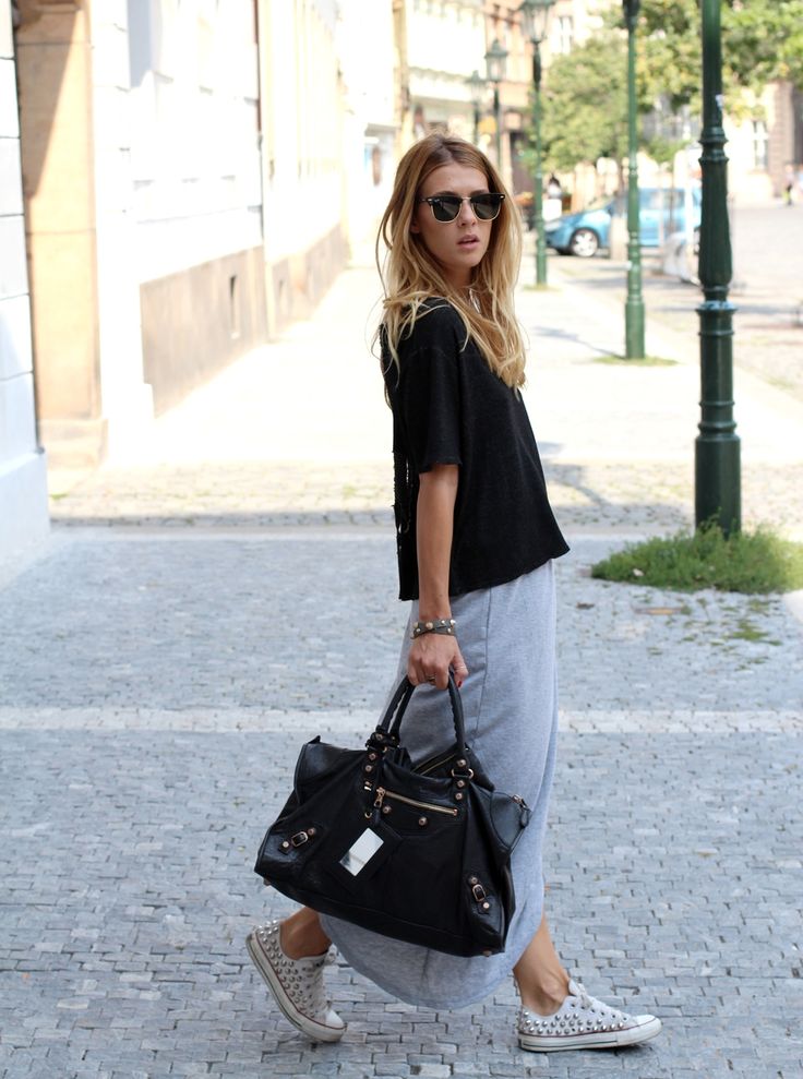 STREET STYLE INSPIRATION; STYLE IN CONVERSE.-