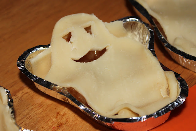 Susan's Disney Family: Fun and easy mini apple pie ghosts #Recipe