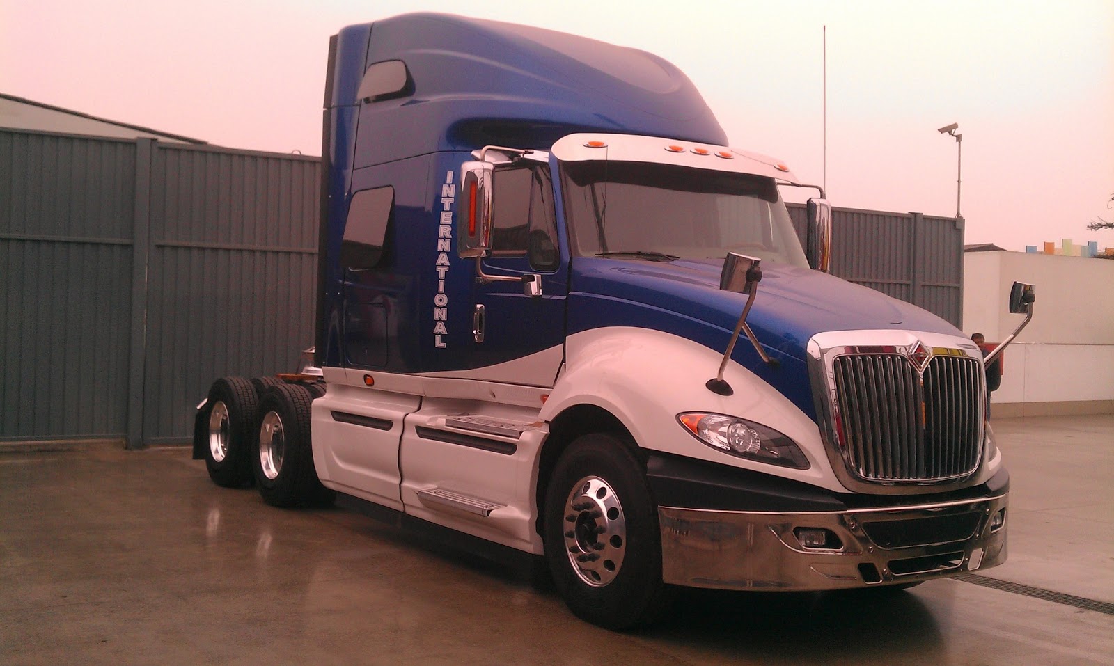 TRACTO-CAMIONES: PROSTAR 2013