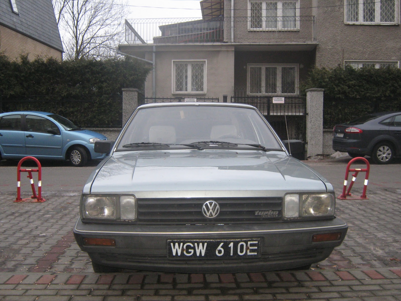Old Parked Cars Warsaw: 1985 Volkswagen Passat GL