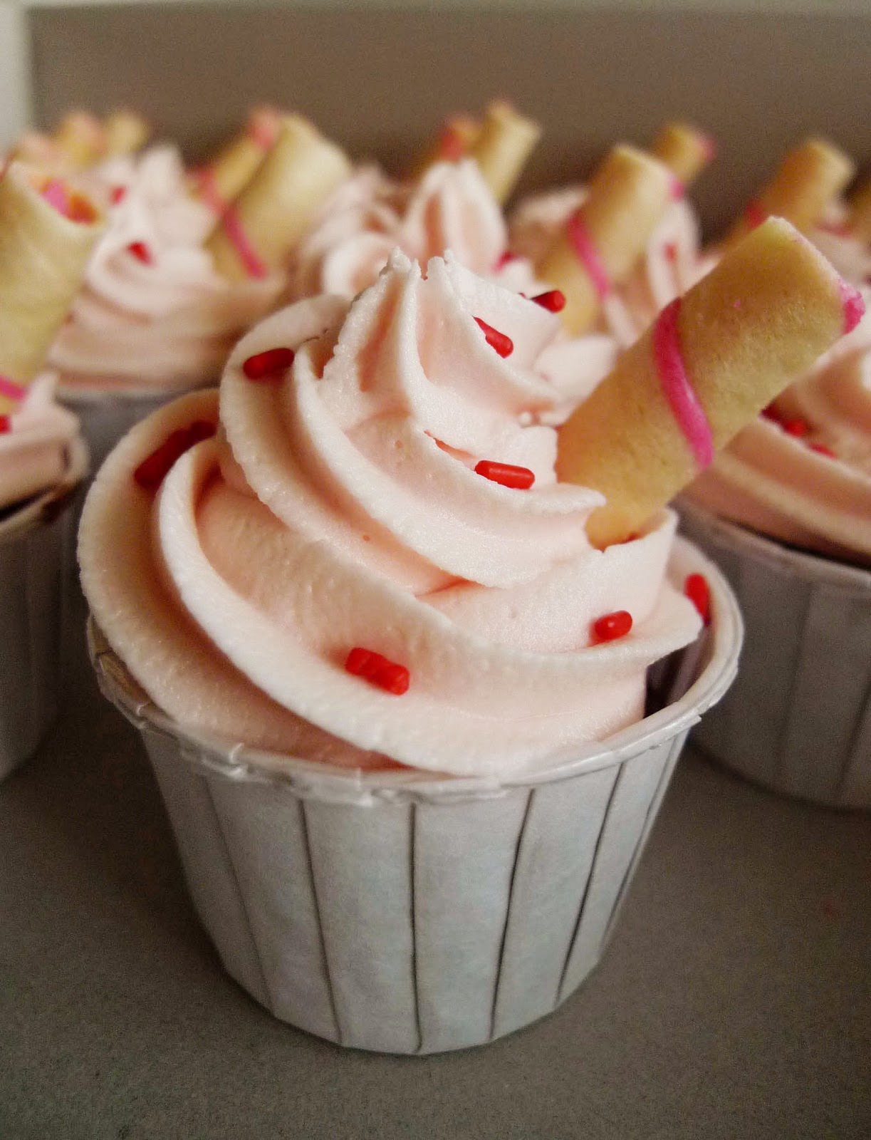 awwesomepossum: layered cake and new cupcake flavours