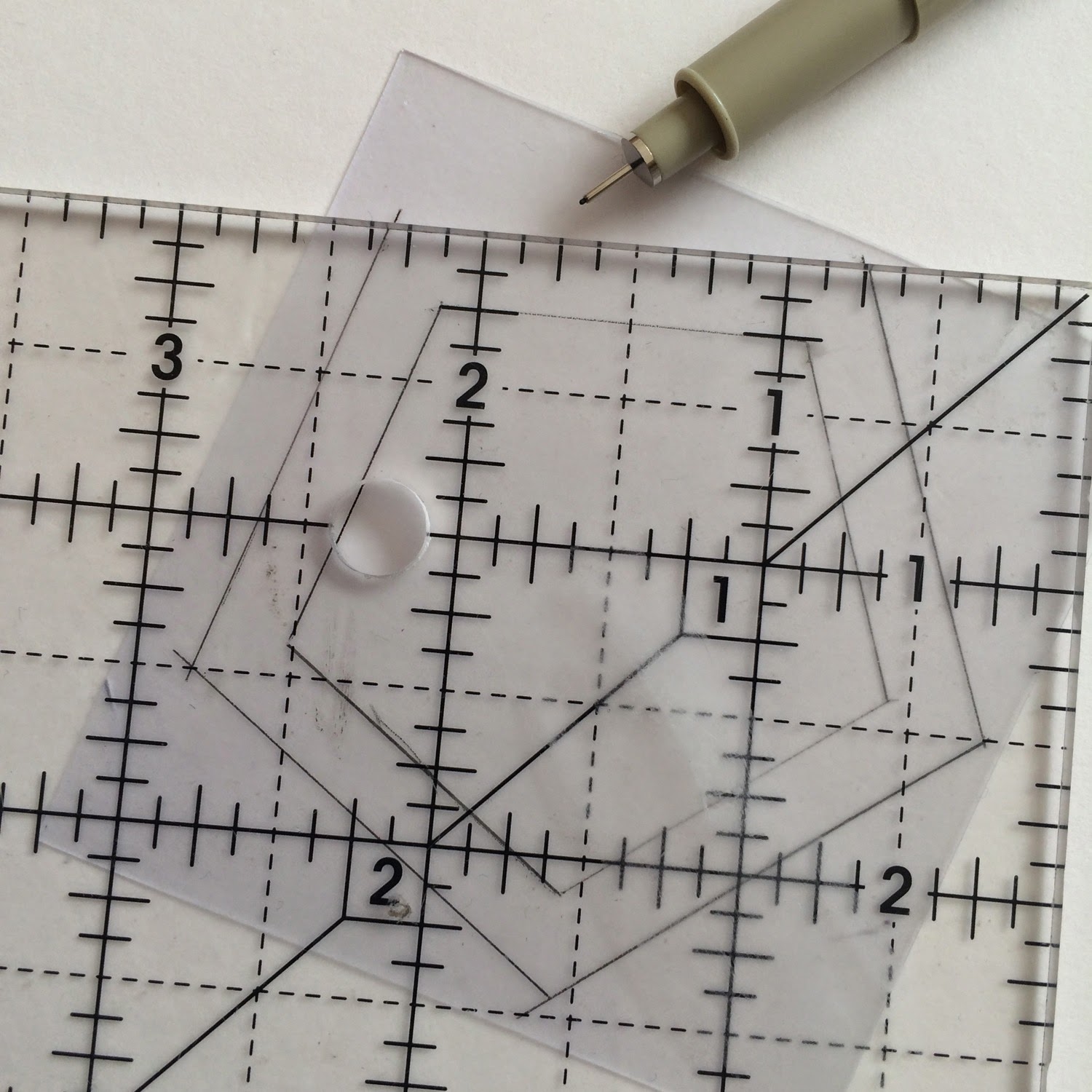 How to fussy-cut fabric for English paper piecing (EPP) | Flossie ...