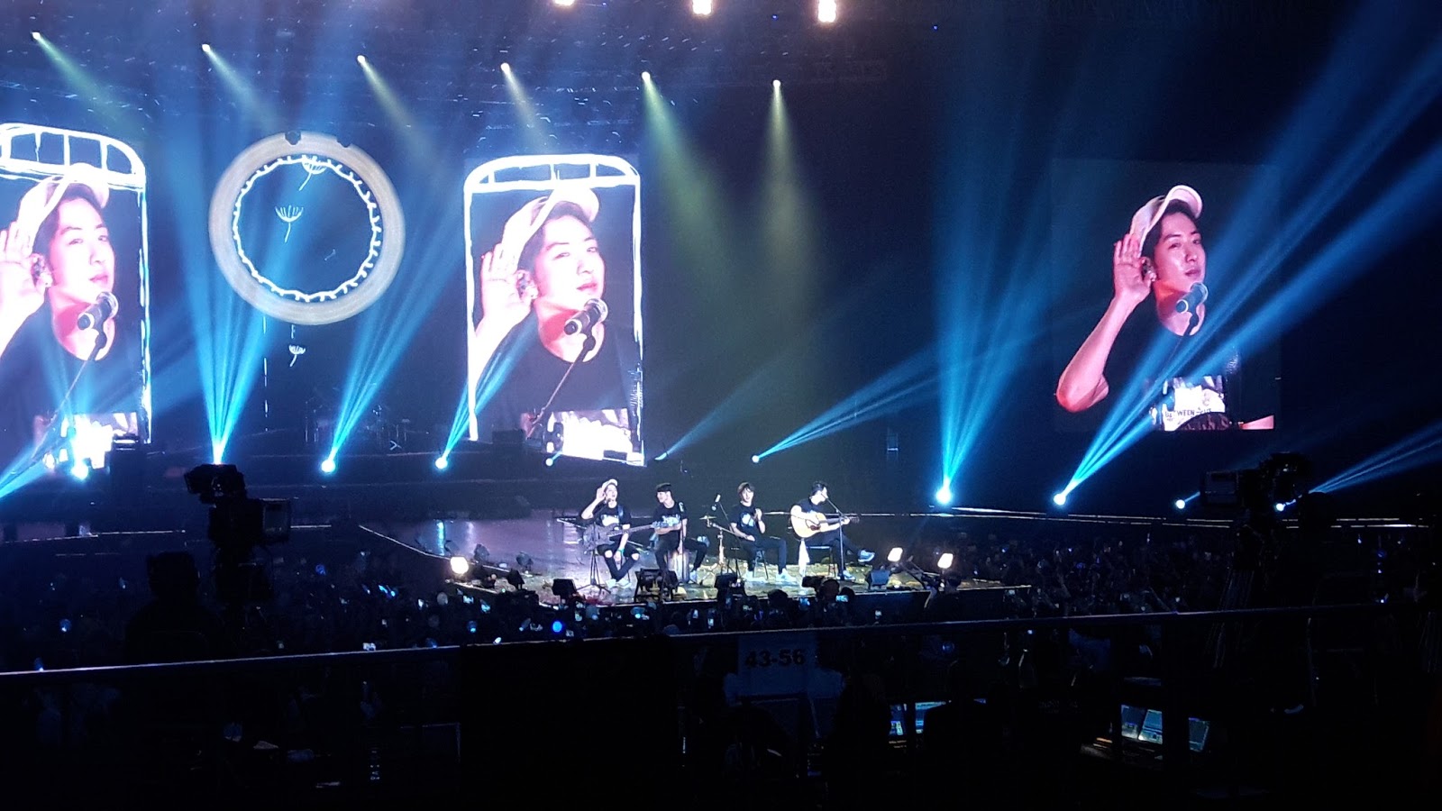 artsani's: CNBLUE - Between Us Jakarta di ICE BSD Hall 5