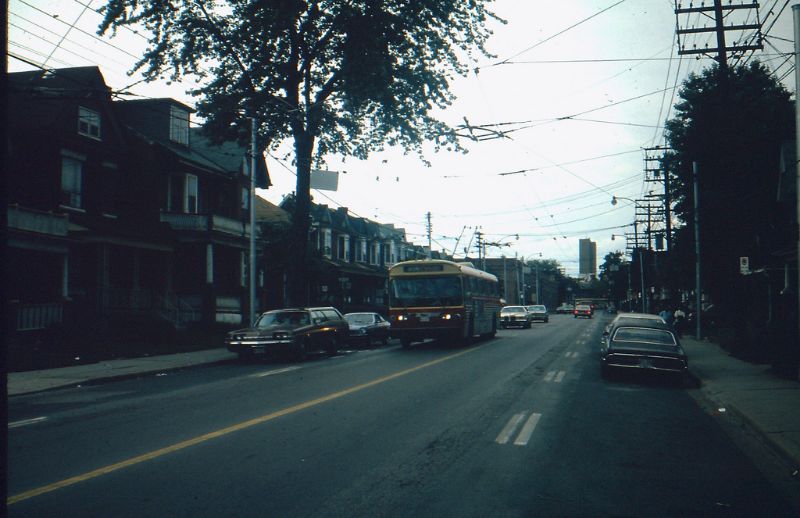 Fascinating Color Photos That Capture Transportation of Toronto in the ...