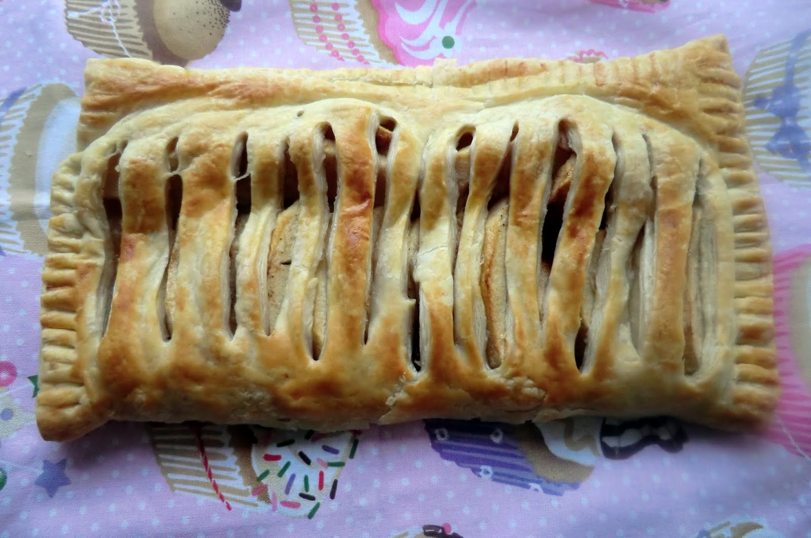 petita xef i mes: COCA DE PASTA DE FULL I POMA