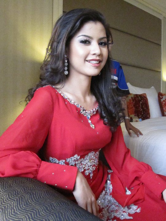 Dinosan World: Lisa Surihani (Malaysian Actress)