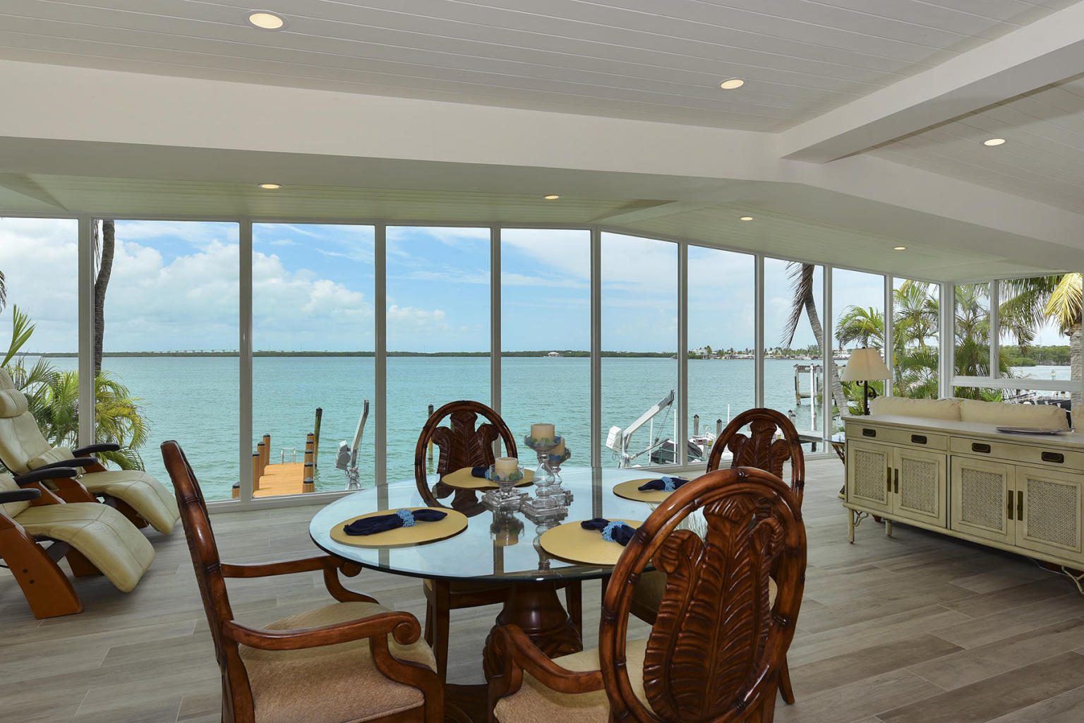 Real Estate in the Florida Keys: Open water view with dock CBS 1,8 Million