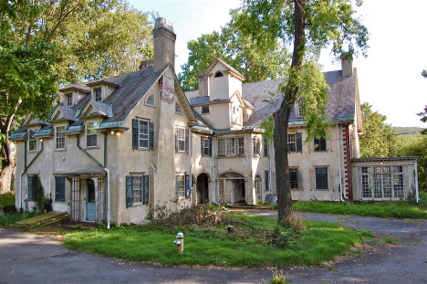 BethlehemBuildings: NEGLECTED Stunning Historic Bethlehem Mansion