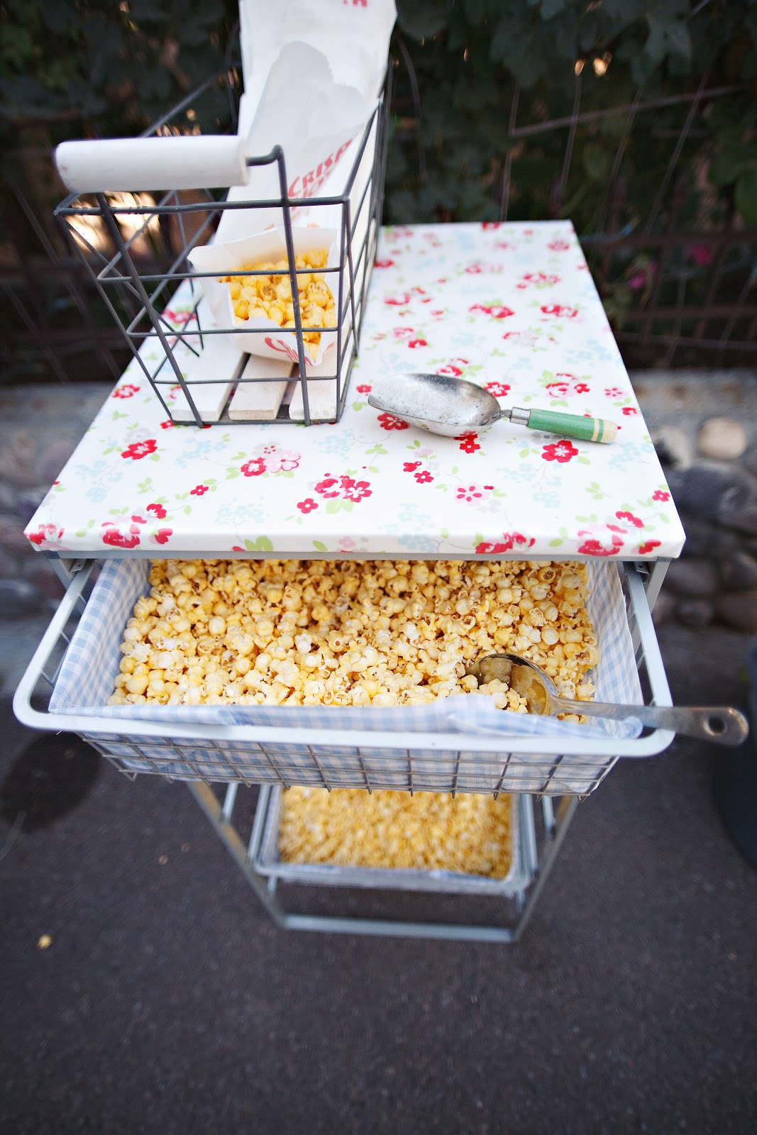 Reminisce...: DIY beverage/ popcorn stand