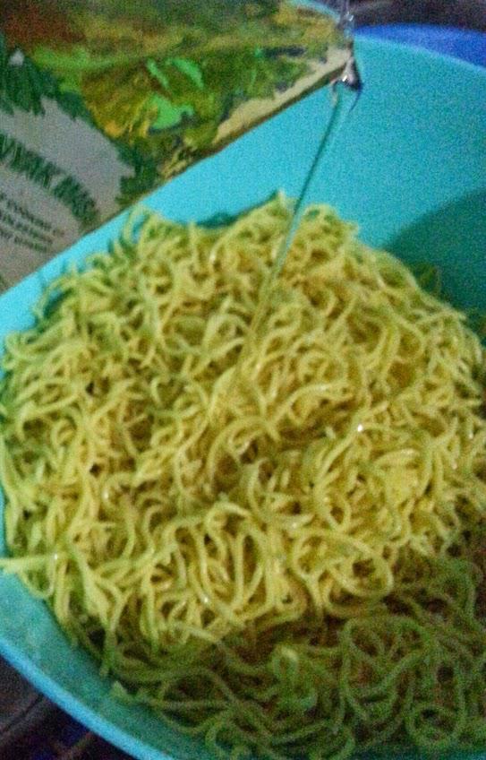 Dunia blogku_aliahdahlia: PROSES MEREBUS MEE KUNING