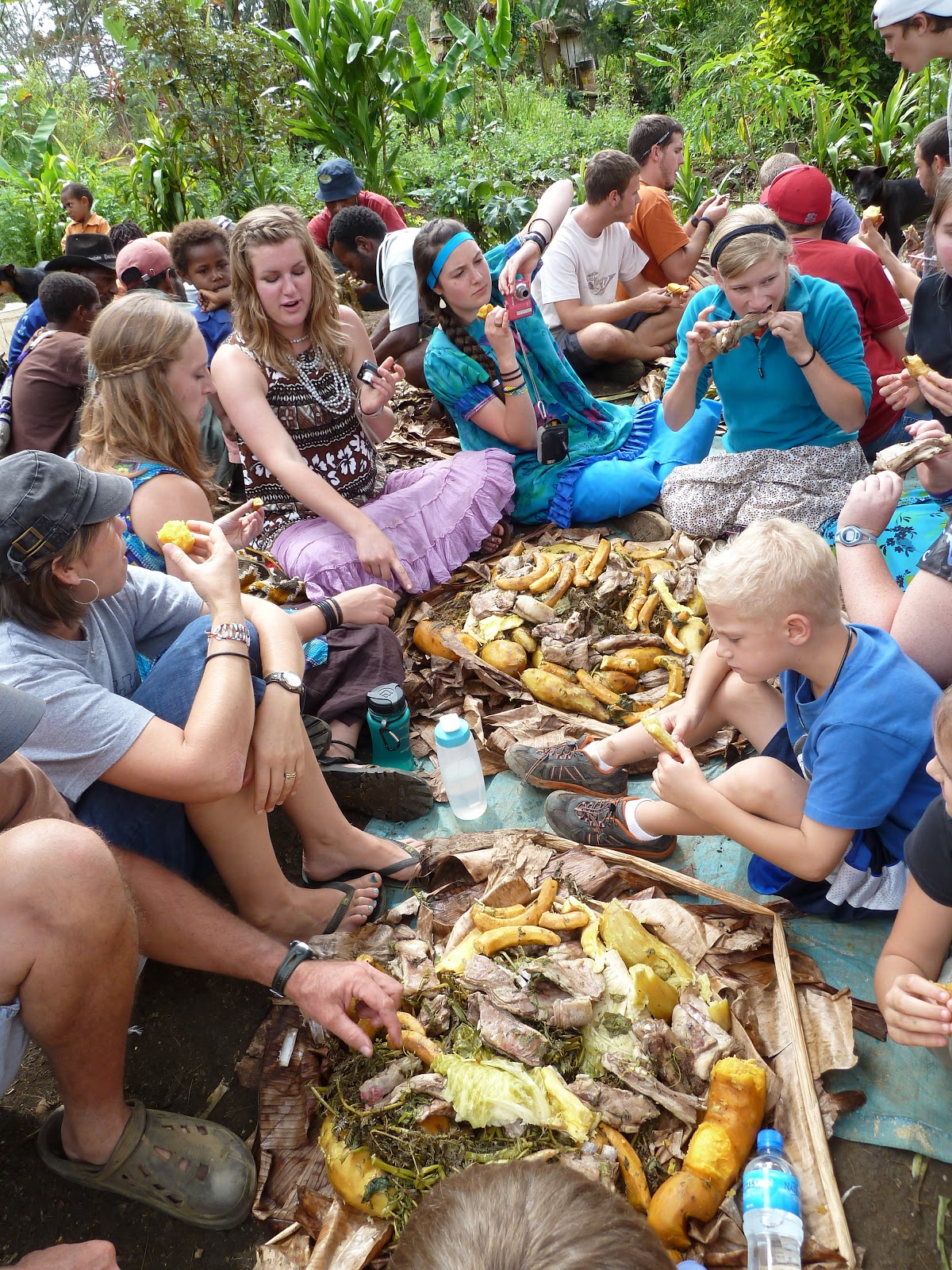 bugs and bananas: Kaikai, Kaukau, and other things you'll find at a Mumu